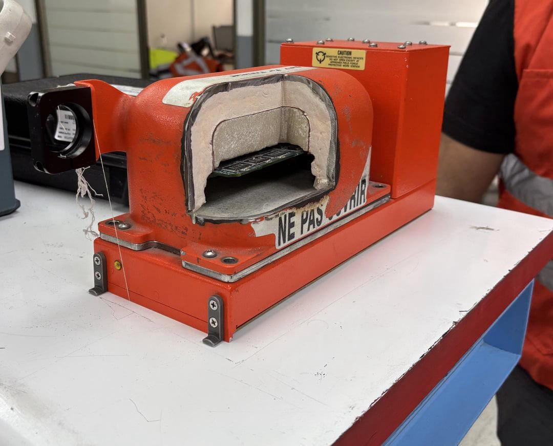 Inside layers of a flight recorder (black box) – Oddly Satisfying ...